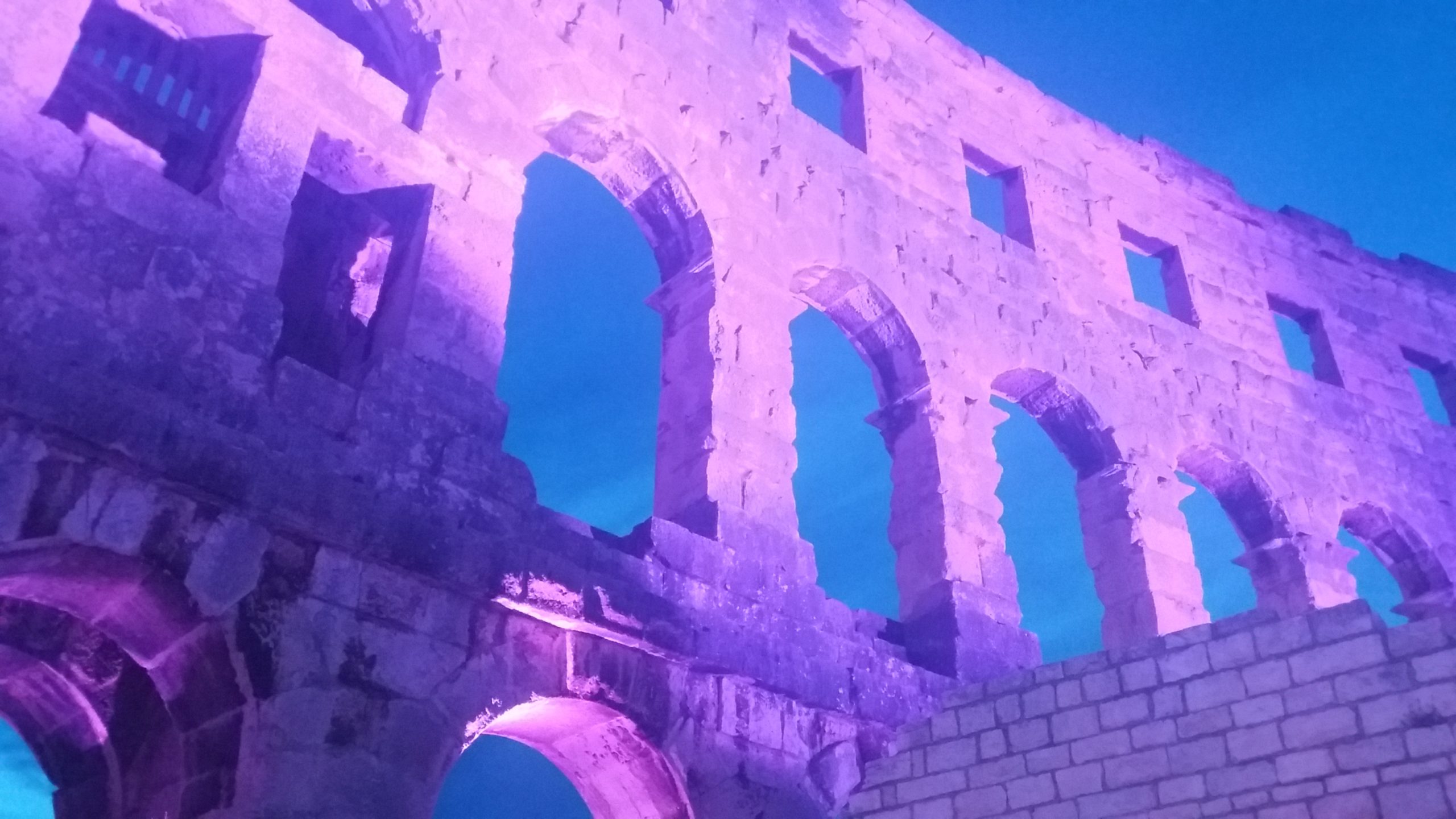 SVET U KOJEM POJEDINAC NEMA MNOGO IZBORA - FCS